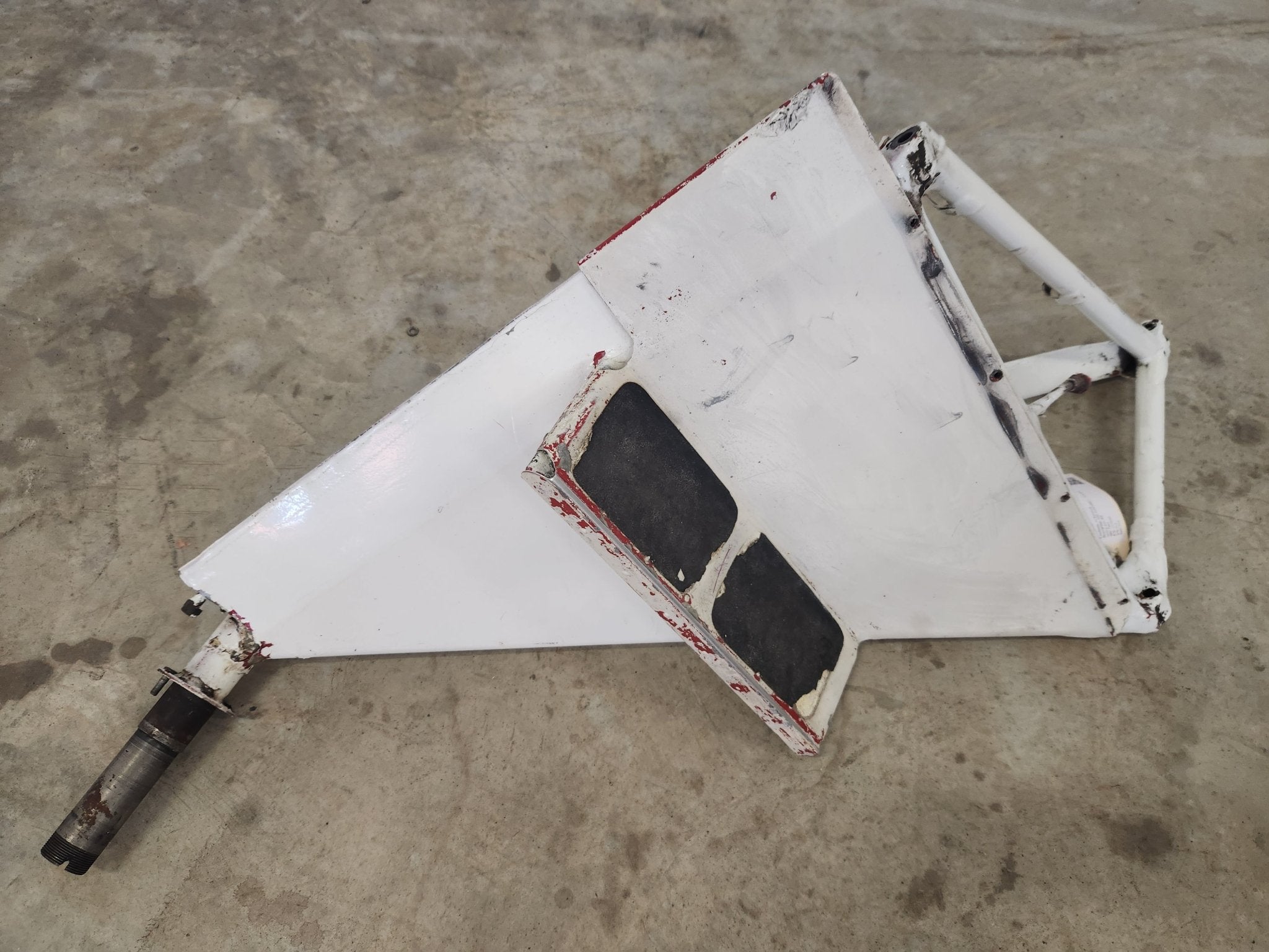 13124-05 Piper VEE ASSEMBLY – Covered, landing gear, RH – FractionAIR Parts