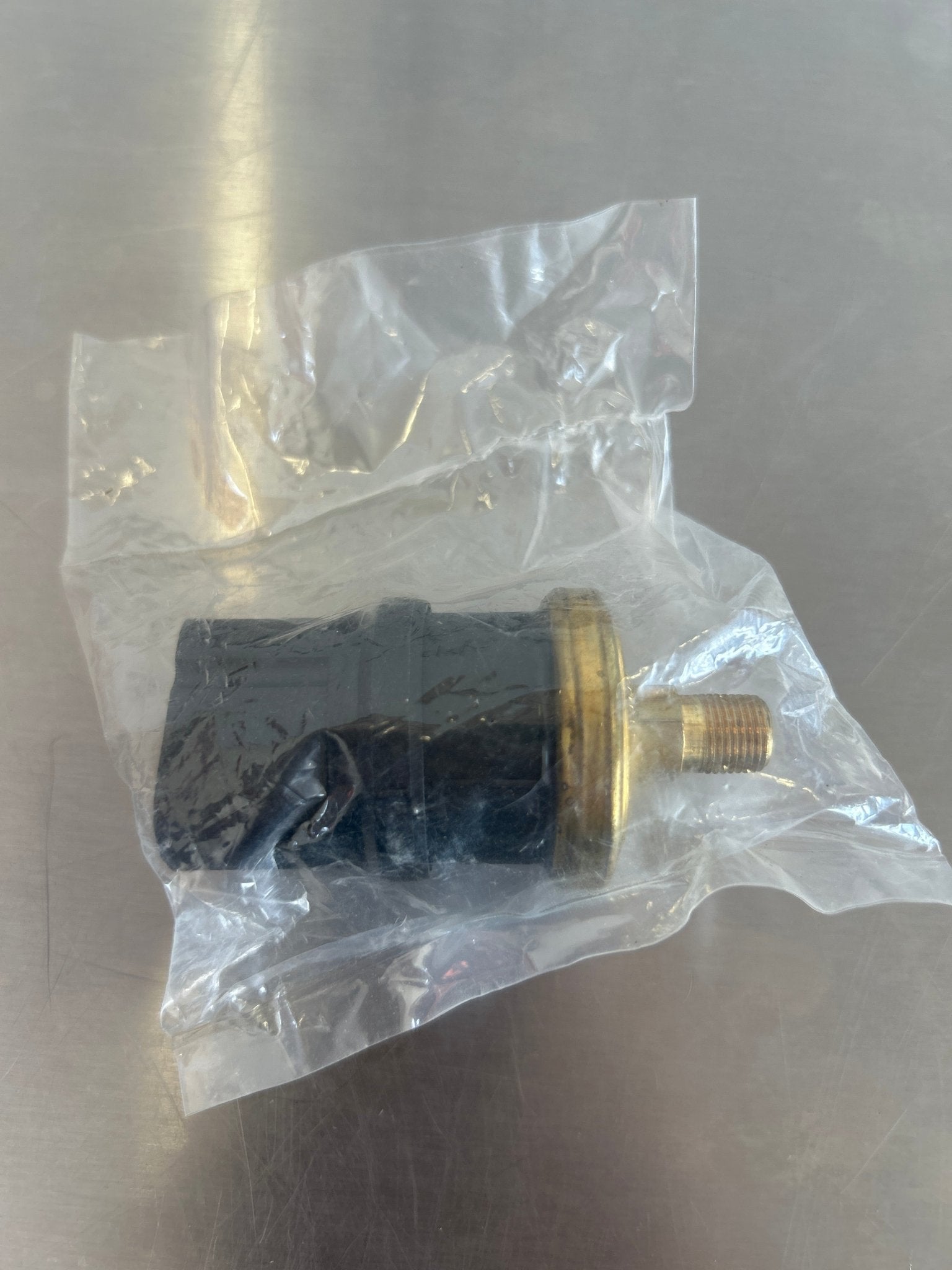 83278 CESSNA OIL PRESSURE SWITCH - FractionAIR Parts