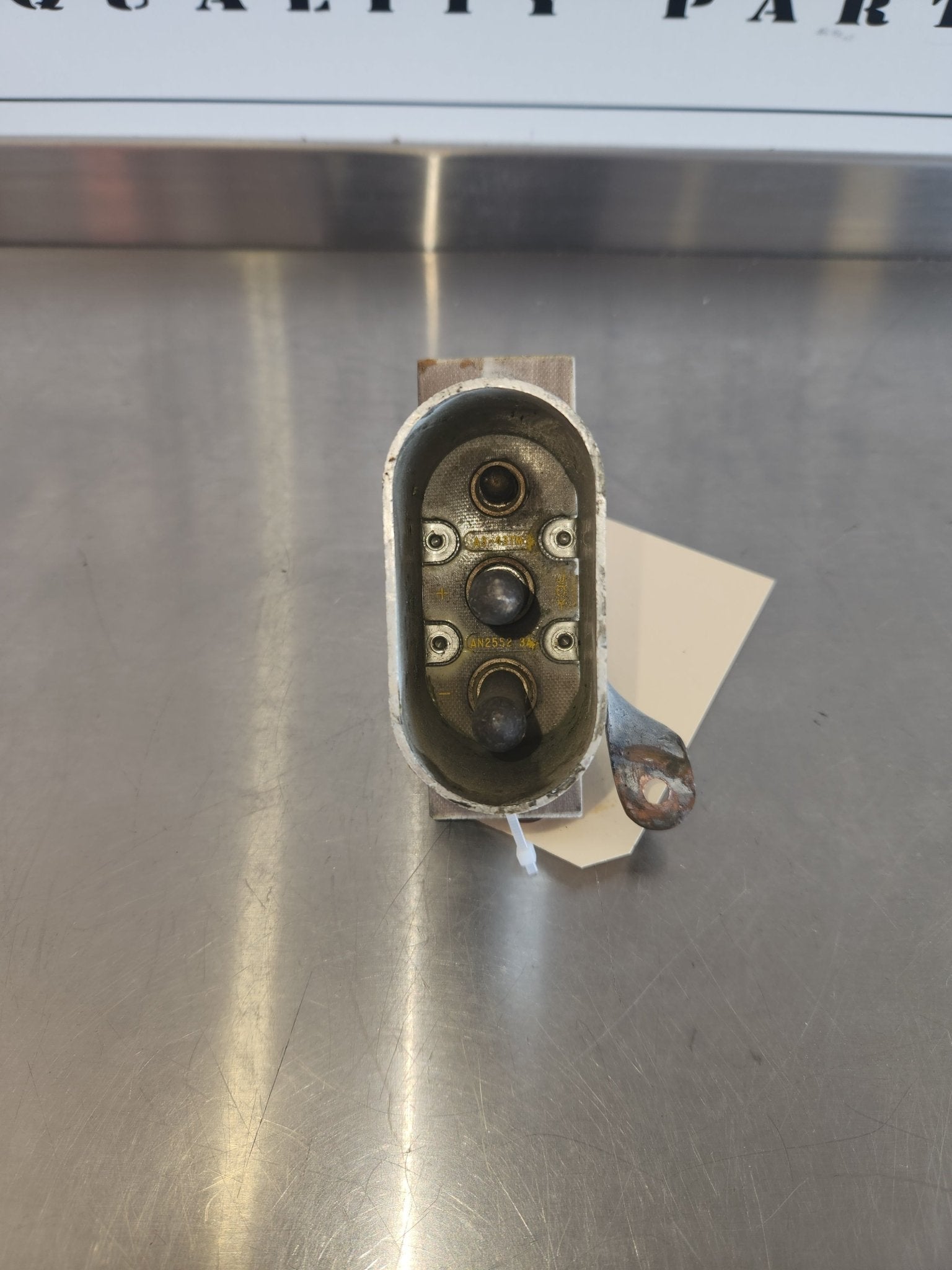 AN2552-3A Cessna EXTERNAL POWER RECEPTACLE MS3506-1 - FractionAIR Parts